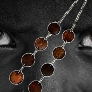 Eleguá en Ogunda Biode descubre el engaño y libra de las dificultades